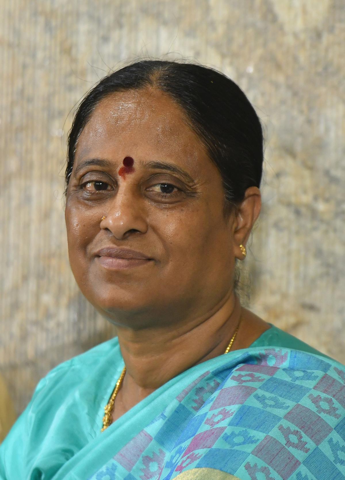 KTR slaps legal notice on Minister Konda Surekha, two others - The Hindu